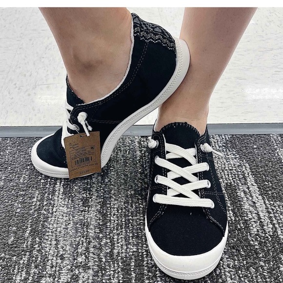 Mad Love | Shoes | Womens Mad Love Lace Up Canvas Sneakers | Poshmark